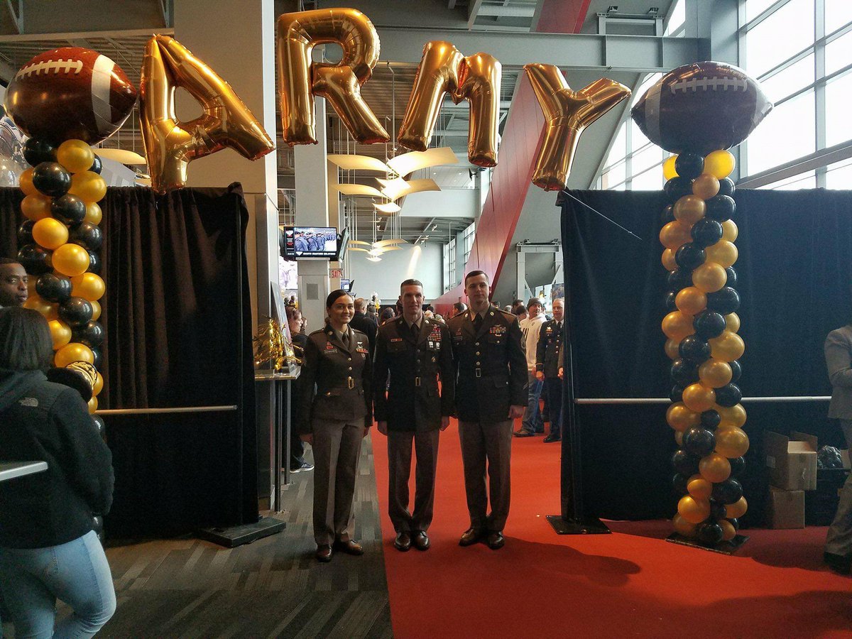 A Better Look at SMA Dailey's Uniform : r/army