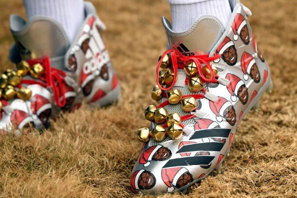 Von Miller's Xmas themed cleats today : r/nfl