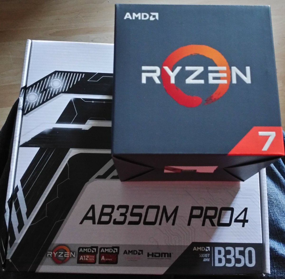 Rudoph the RGB Ryzen Xmas Build - Build Logs - Linus Tech Tips