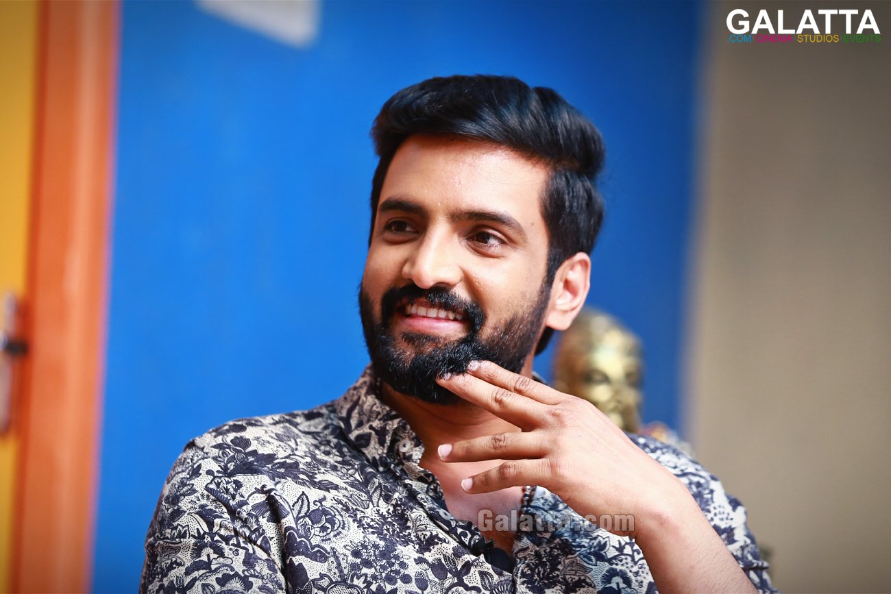Santhanam Face Expression