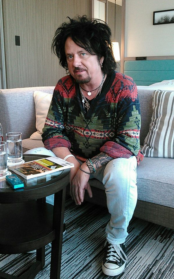 AOR AGE (official) on Twitter: "来日中のスティーヴ・ルカサーにインタビュー。『AOR AGE Vol.9』表紙のマイケル・マクドナルドを見るや、ギュッと抱きしめ ...