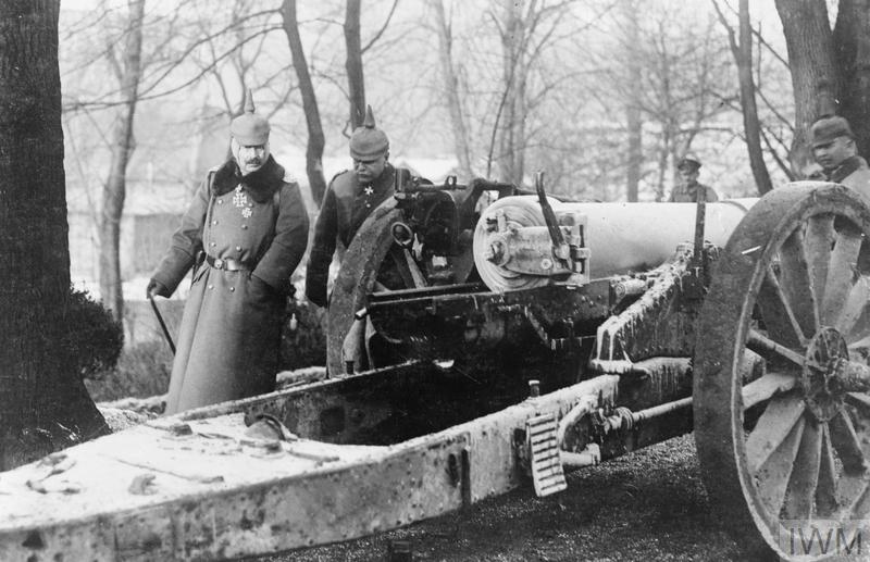 December 1917 - German Kaiser Wilhelm II examining a captured British 6 ...