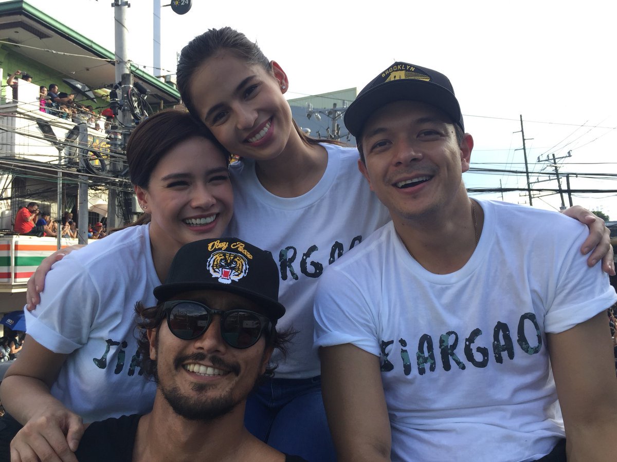 LOOK: The cast of Siargao on their float - Jericho Rosales, Erich ...