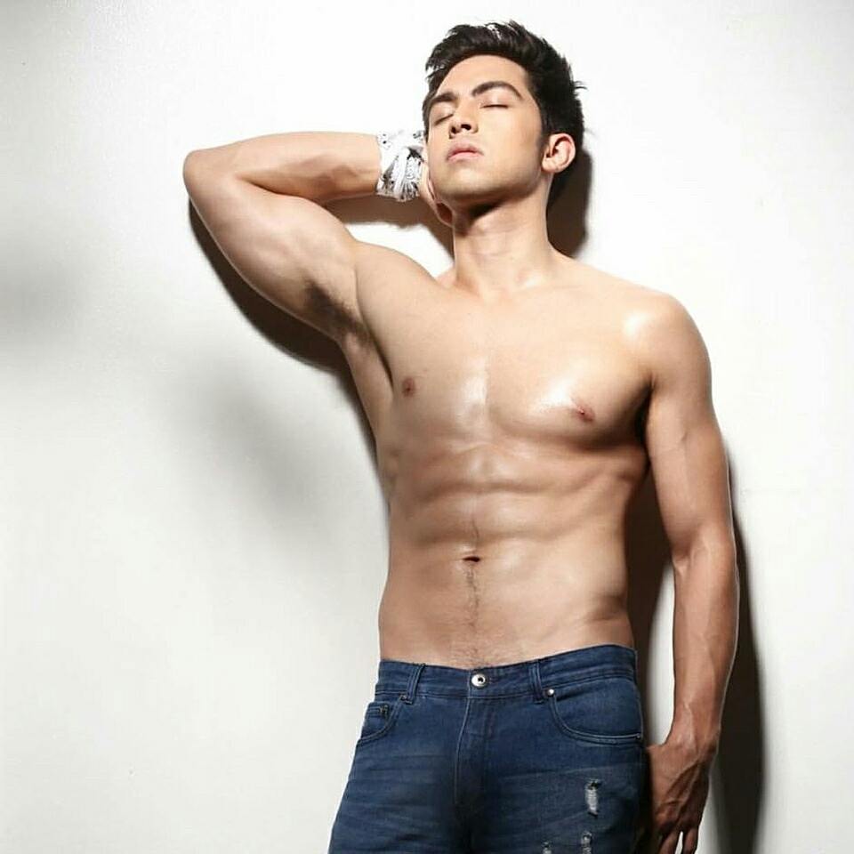 Hot Pinoy on Twitter: "Sarap lantakan ni papa derrick! Sarap dilaan bawat parte ng katawan nya ...