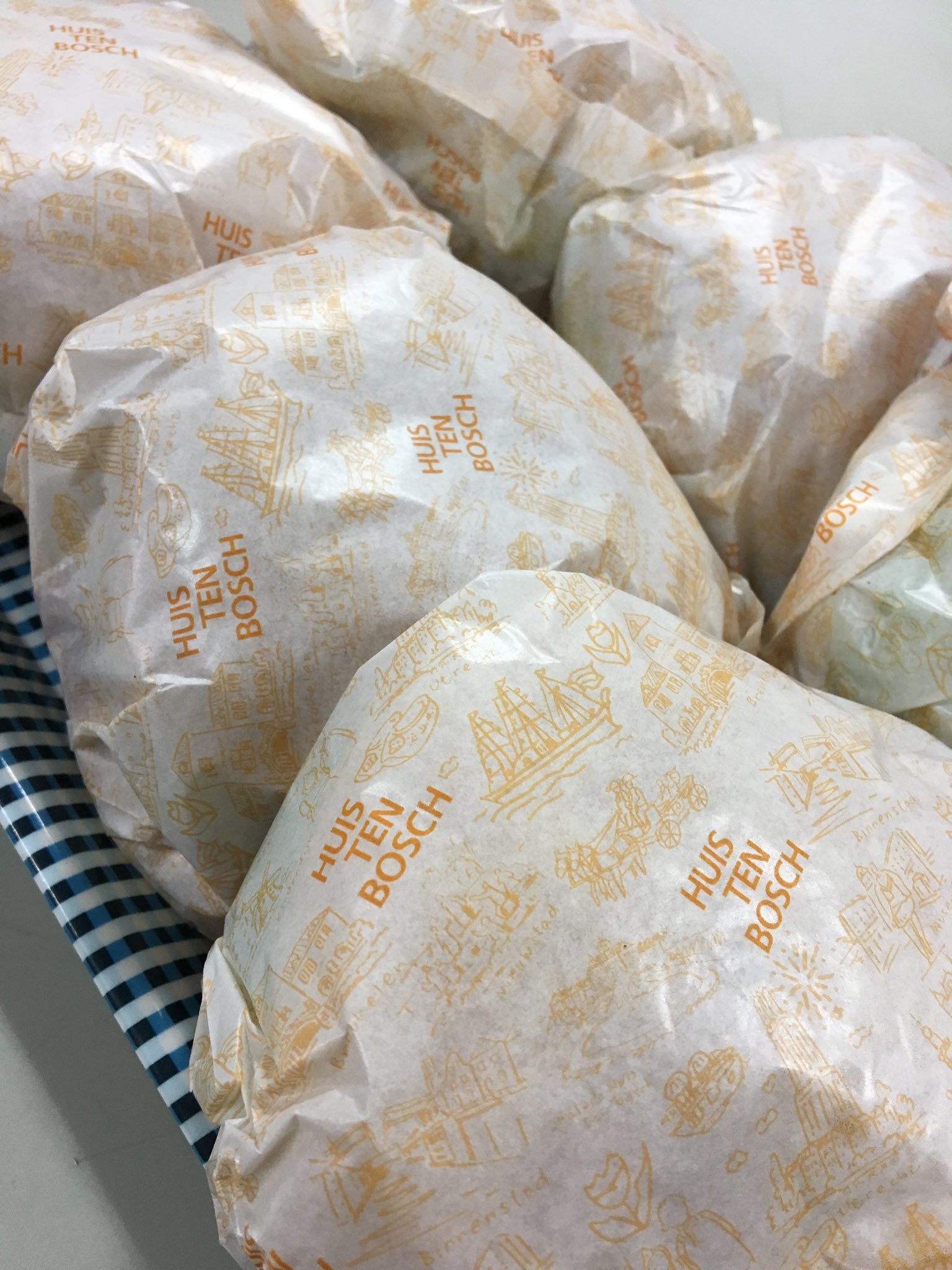 RAYCHELL👠12/30単独ライブ🎤 on Twitter: "Hello長崎！！ Welcome 佐世保バーガー🍔😋 美味しかった(o^^o) みんなで頂きました！！ #shazna ...