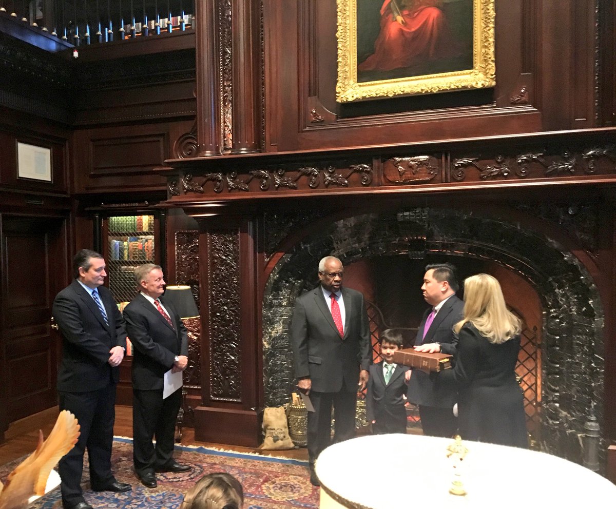 Ted Cruz tweeted this photo of Clarence Thomas swearing in 5th Circuit ...