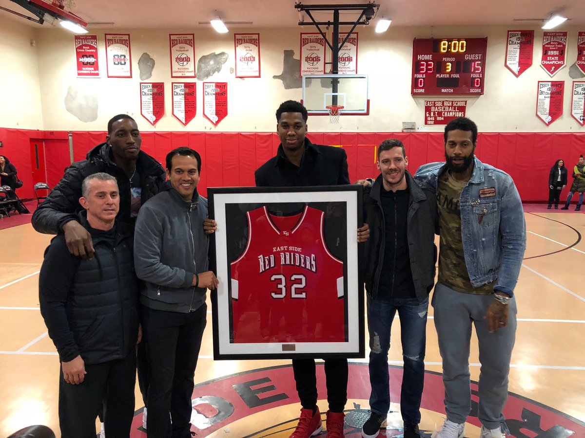 [IG Live Highlight] Lakers' team bus leaves the arena.... without Quinn ...