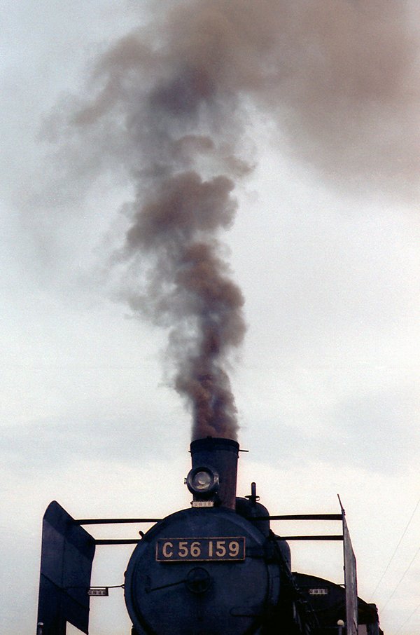 偏屈 on Twitter: "鉄道むしかえしばなし320 国鉄七尾線 七尾駅のC56159（昭和48年）／東宝映画『父ちゃんのポーが聞える』に出演したC56123が二ヶ月前の踏切事故で休車に ...