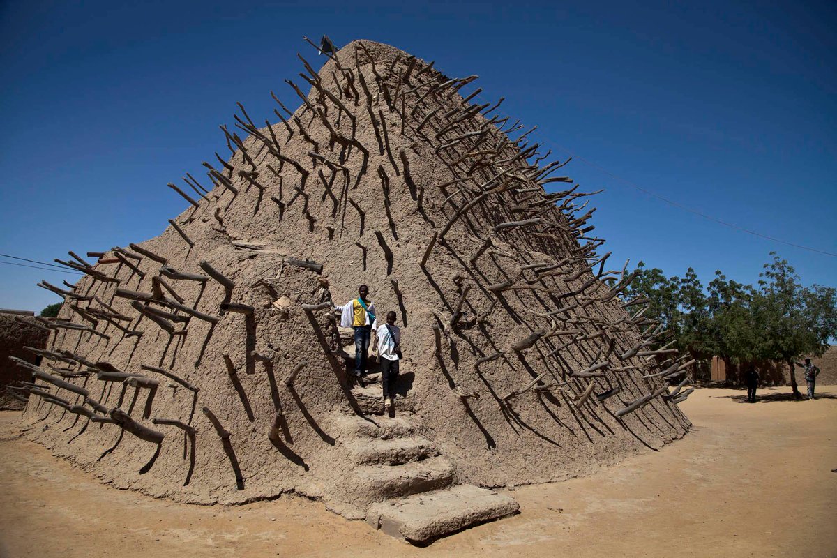 The tomb of Askia in Gao, Mali, was built by Askia Mohamed, the Emperor ...
