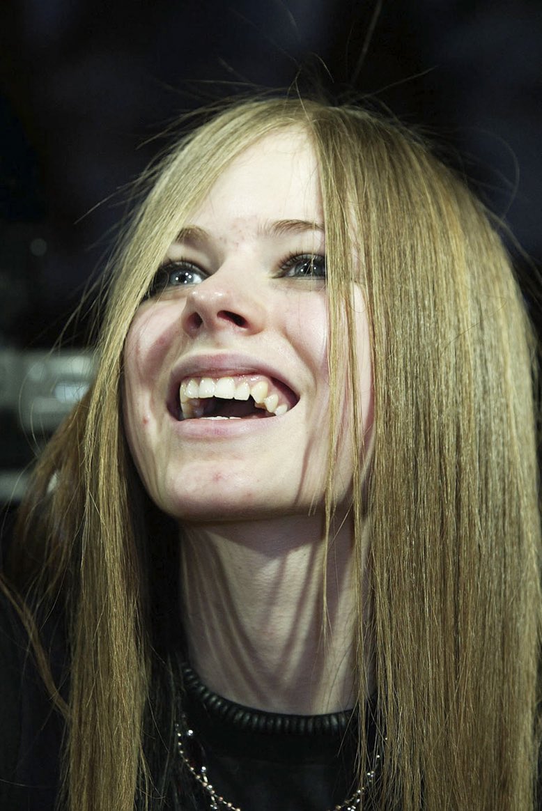 Avril Teeth
