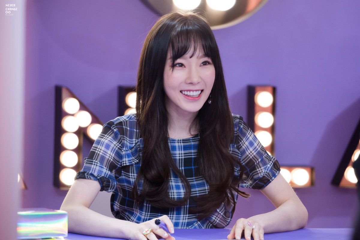 TaeYeon 태연 on Twitter: "[HD] 180109 태연 Taeyeon Banila Fansign ©miwsone (3) https://t.co ...