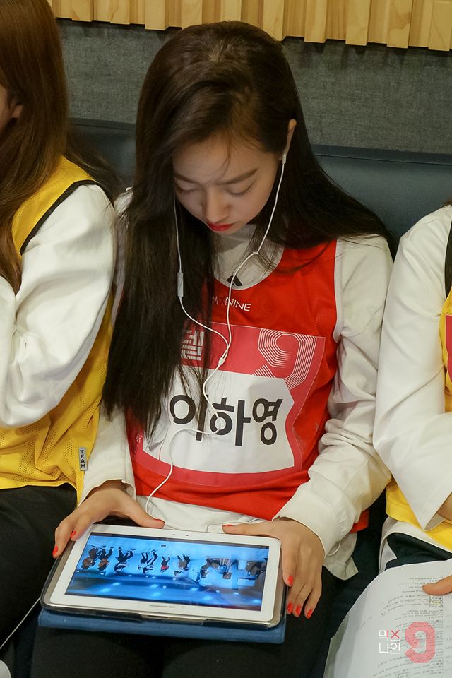 Playback Feed on Twitter: "[MIXNINE] Photos from behind the scenes of Hayoung and her team ...