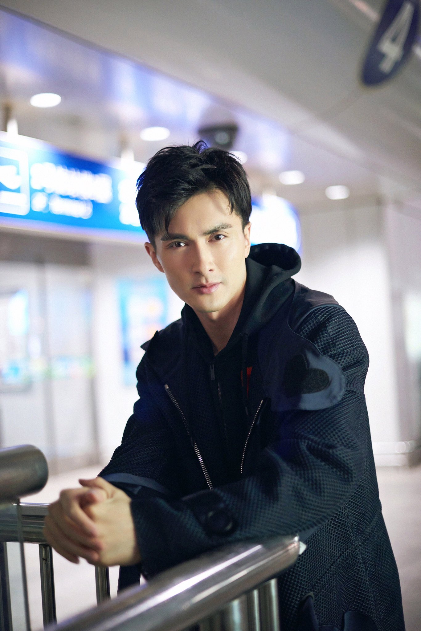 cdrama tweets on Twitter: "Gao Wei Guang departs for Geneva for the 2018 SIHH with LEON magazine ...