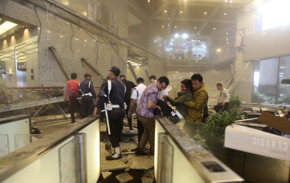 The terrifying moment a floor caved in at Indonesia’s stock exchange ...
