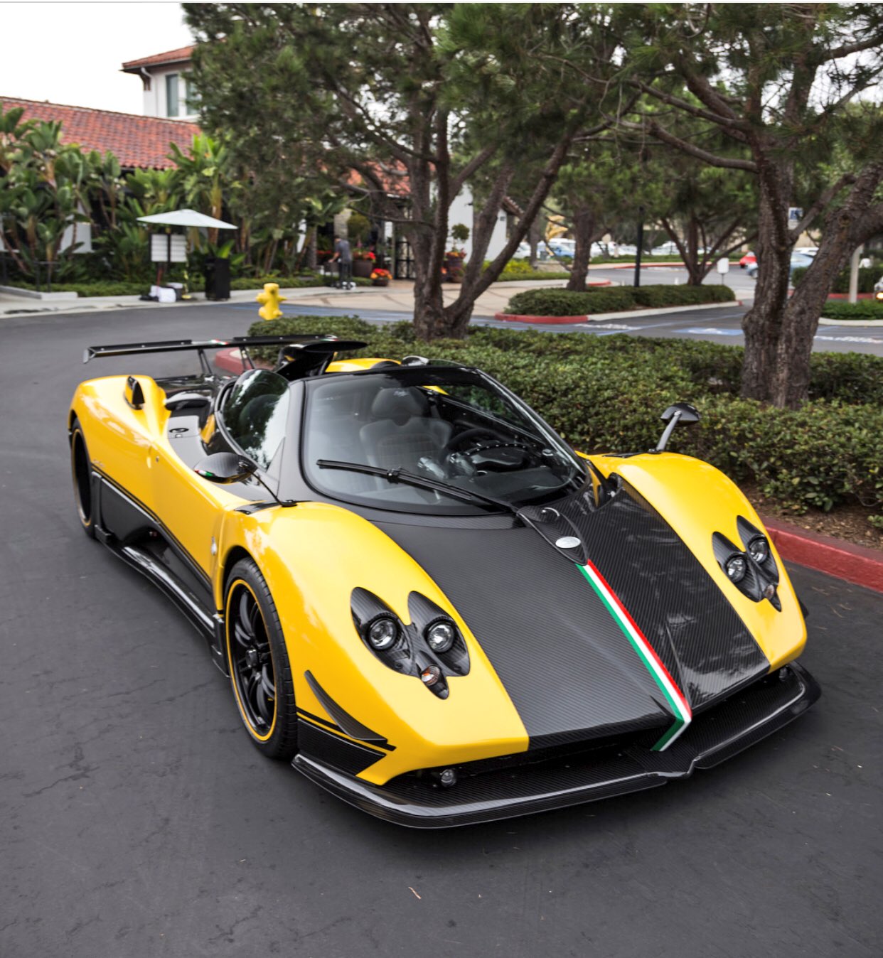 Pagani Zonda Cinque Yellow