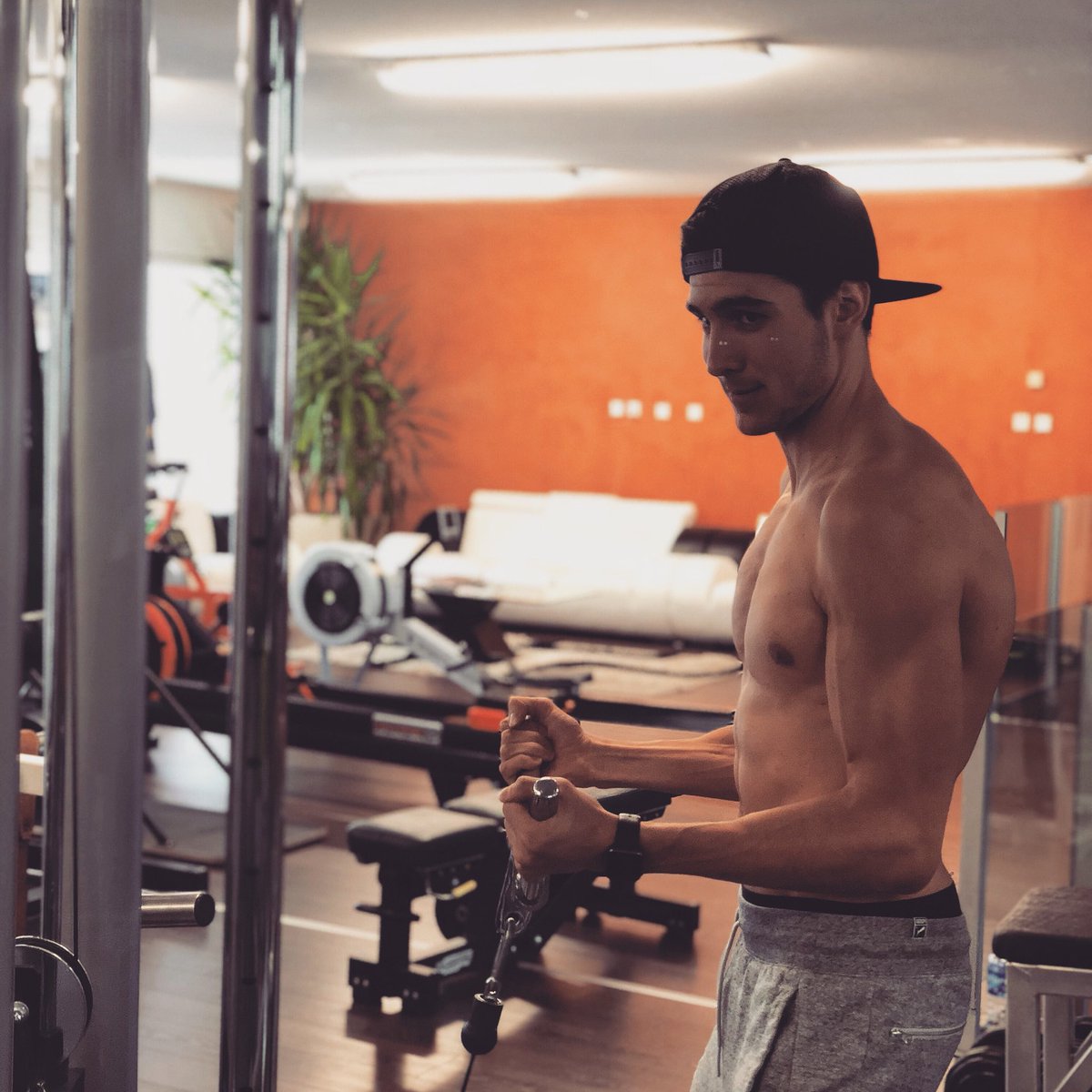 Max training with 7 time world champion kickboxing Rico Verhoeven : r ...