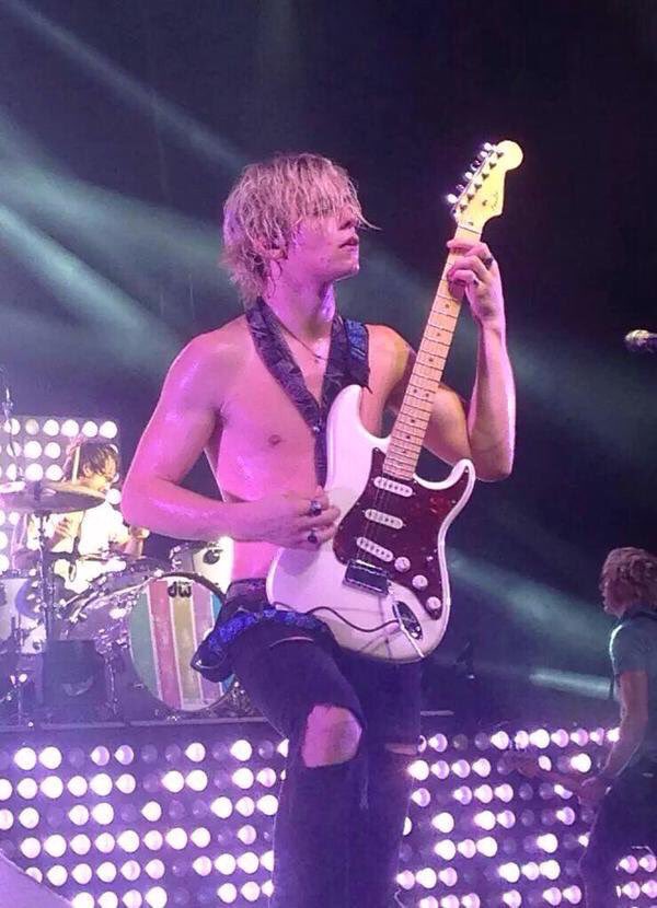 Ross Lynch Guitar