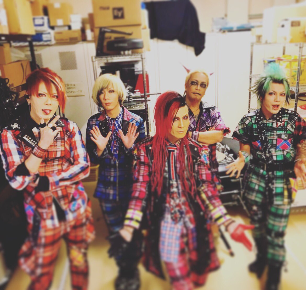 UCHUSENTAI:NOIZ 2018年楽屋ショットまとめ - Togetter
