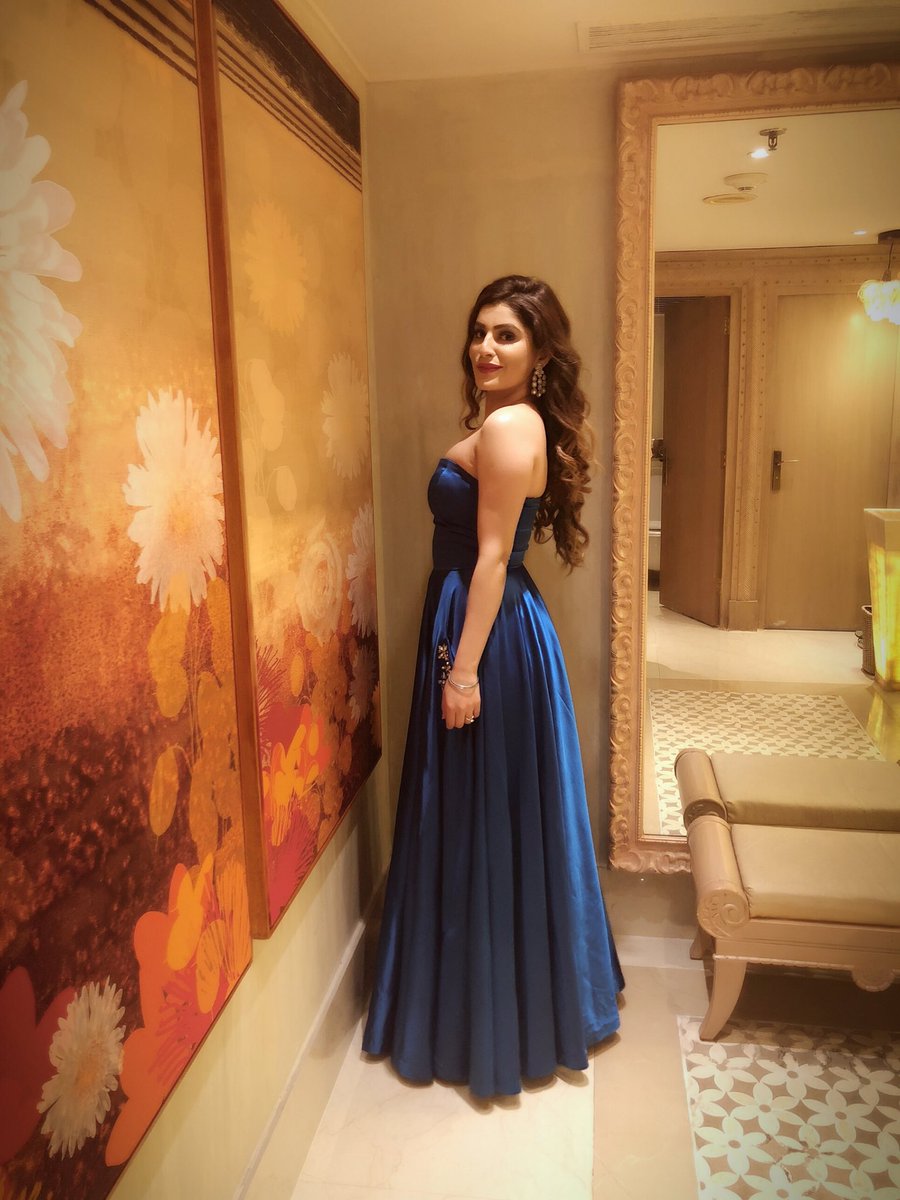 Devyani Singh (@Anchor_Devyani) | Twitter