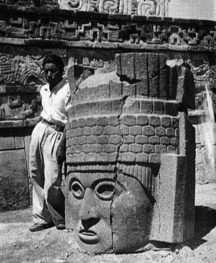 Impresionante imagen de Tula Hidalgo En ella aparece una persona junto ...