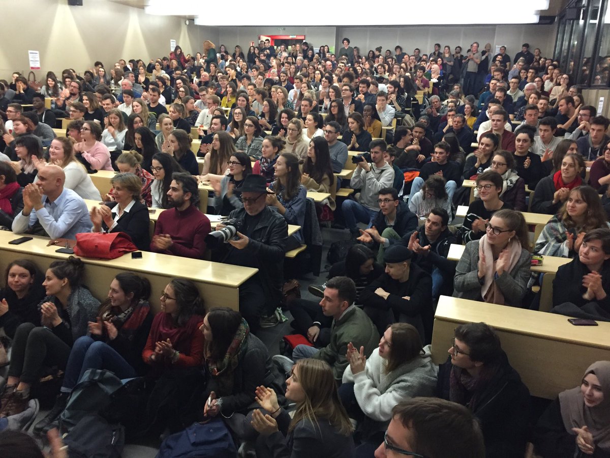 Dans un amphithéâtre bondé de l'université de Tours, échanges intenses ...