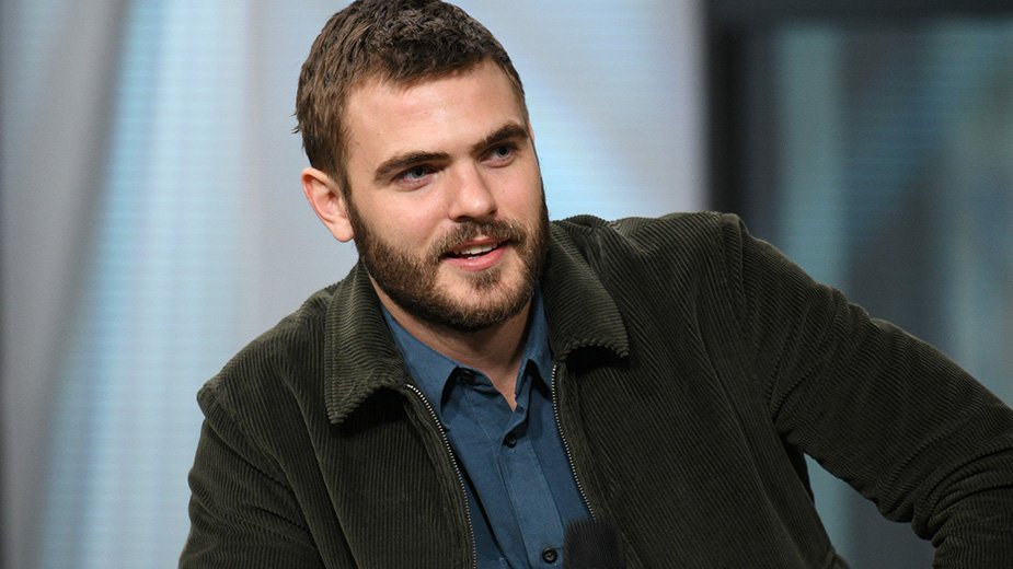 Alex Roe gets REAL about playing a country music star in his upcoming ...