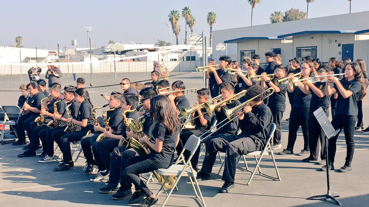 Loara Elementary School | innovative • diverse • collaborative