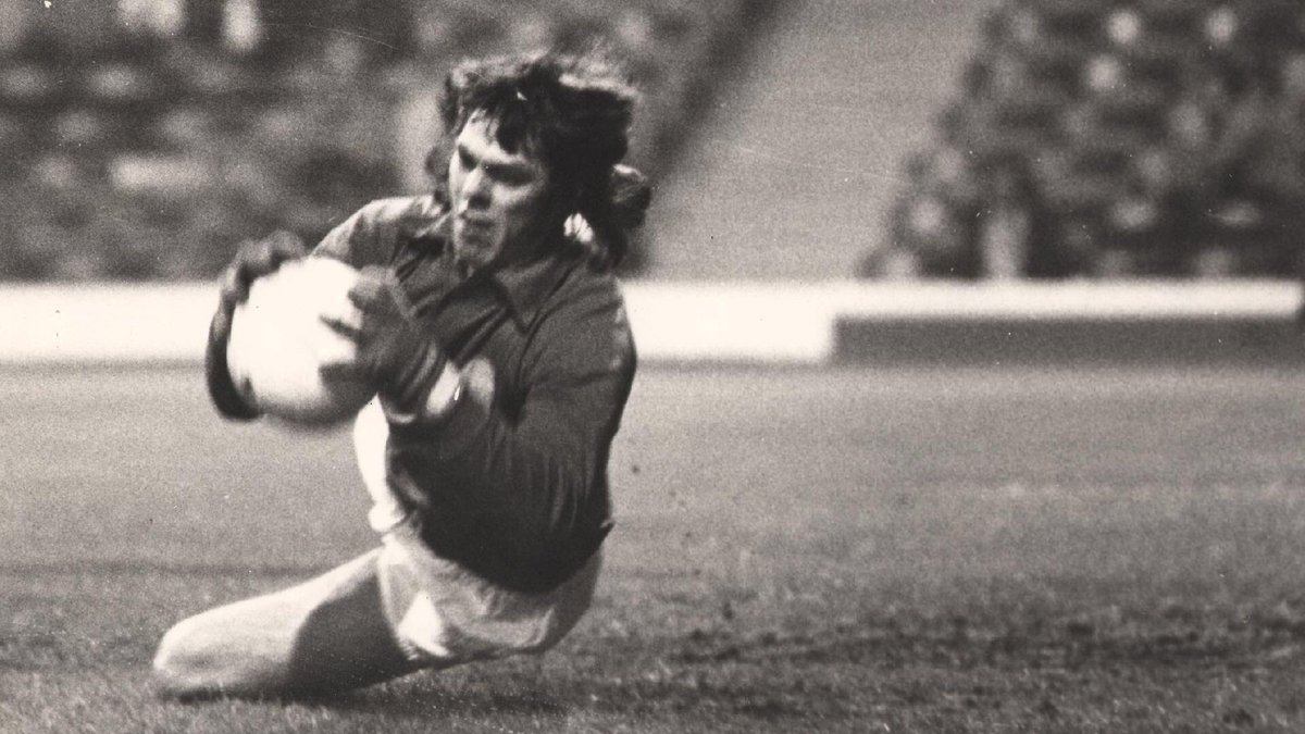 Happy 70th Birthday to former LUFC goalkeeper David Harvey, who made ...