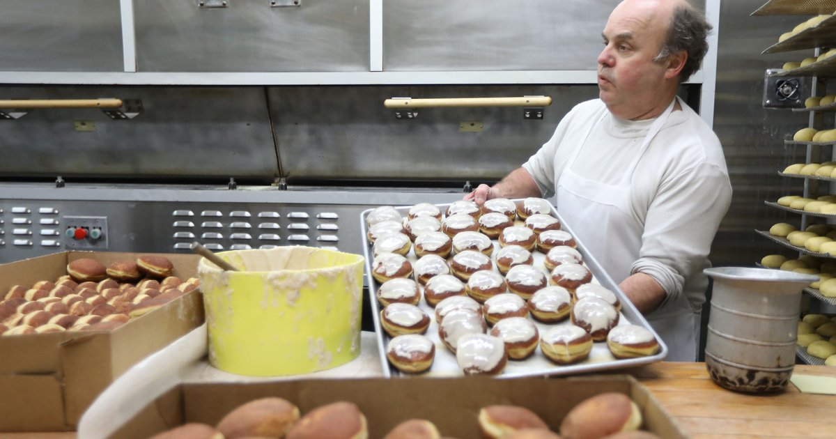 On 'Fat Thursday,' a Polish bakery rushes to produce thousands of ...