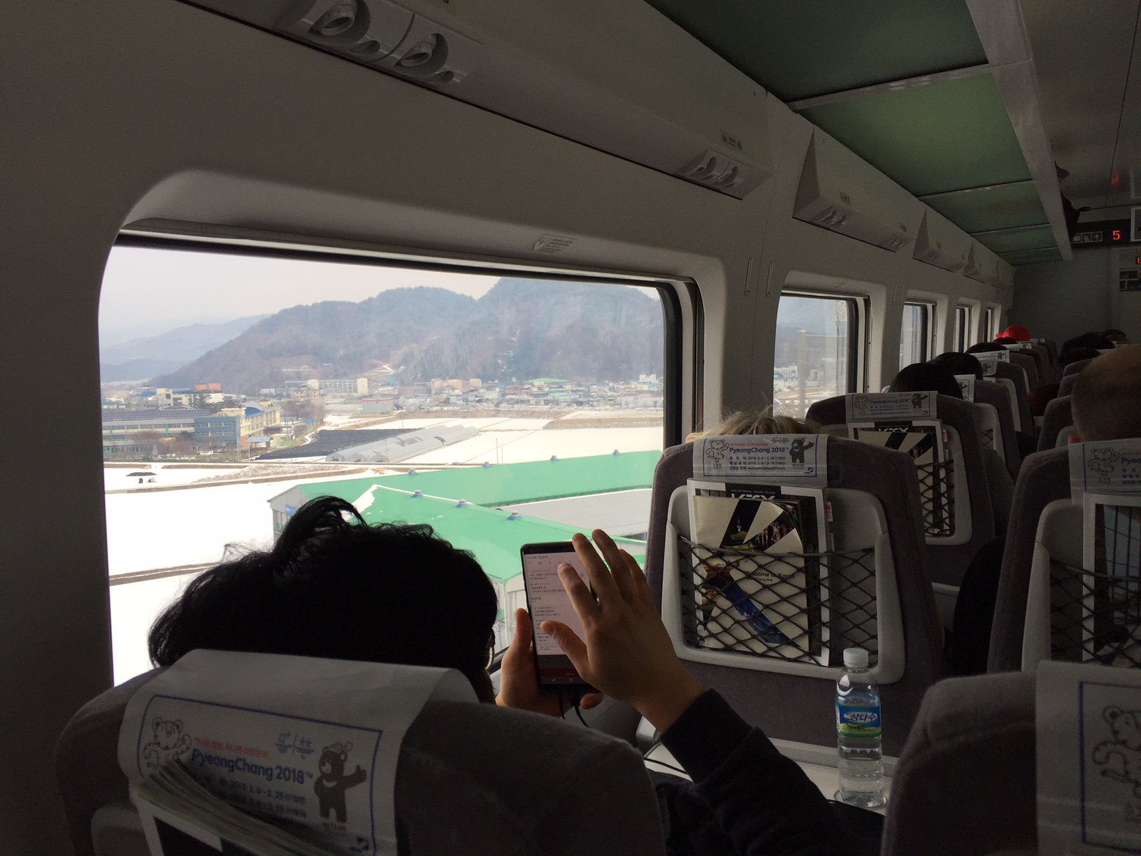 NHKスポーツ on Twitter: "【あ、そうかも！】KTXの通路はまあ普通の新幹線です。トイレや授乳室なども、もちろんあります。新幹線に比べると全ての窓が大きいことと、車両が透けて ...