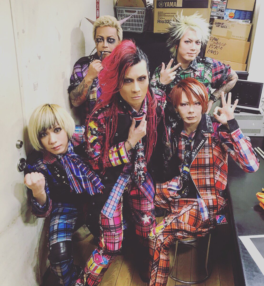 UCHUSENTAI:NOIZ 2018年楽屋ショットまとめ - Togetter