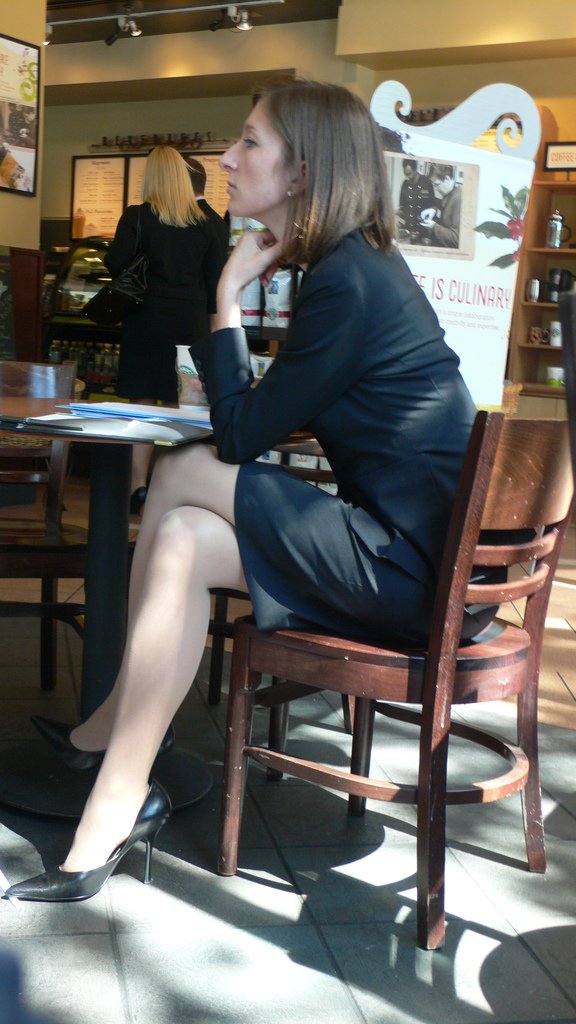 Top 74 Imagen Candid Office Legs Abzlocal Mx