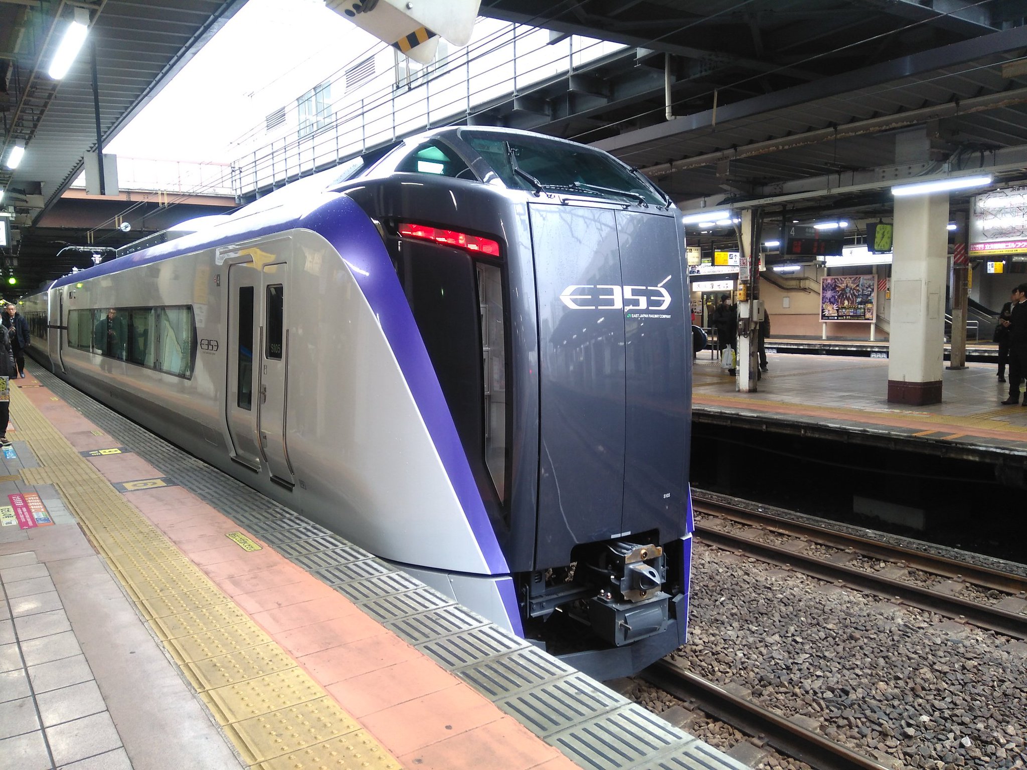 中 央 線 の 沿 線 民 on Twitter: "そういえば立川駅の5番線にE353系の回送が停まっているのを見た。 E353系の連結面を初めて見た気がする。 https://t.co ...