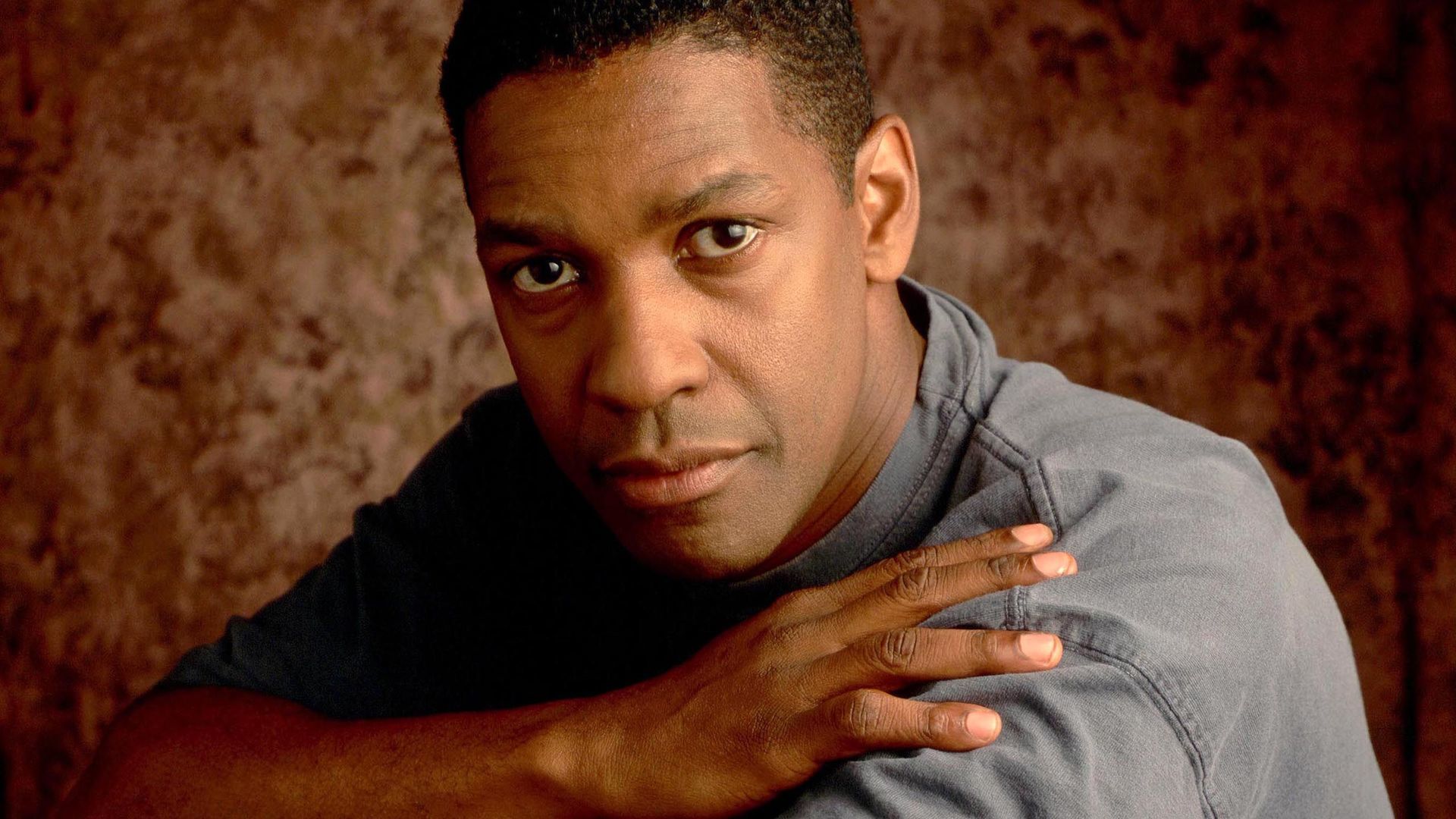 Denzel Washington Finger Crooked