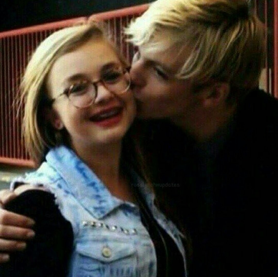 Ross Lynch And His Girlfriend Kissing