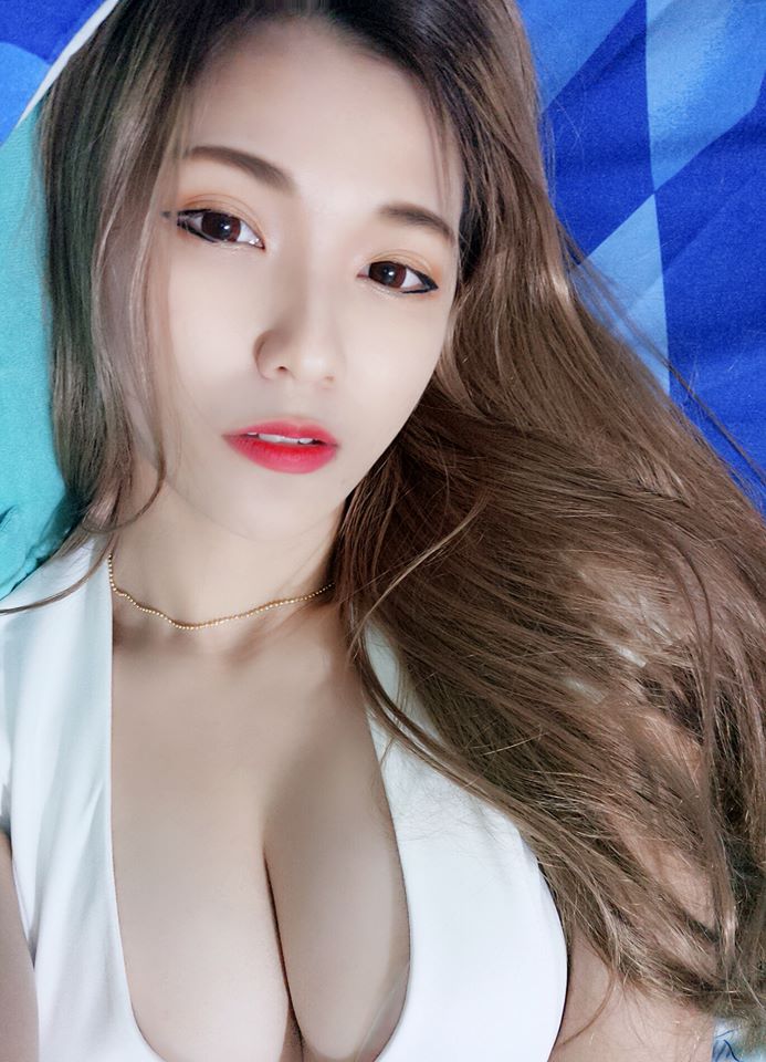 Beauty League on Twitter: "這對奶子好克我！網紅童顏巨乳妹賣騷弄姿誘人身段 Beibei Er [30P] 【https://t.co/XD0jwO8cFO ...