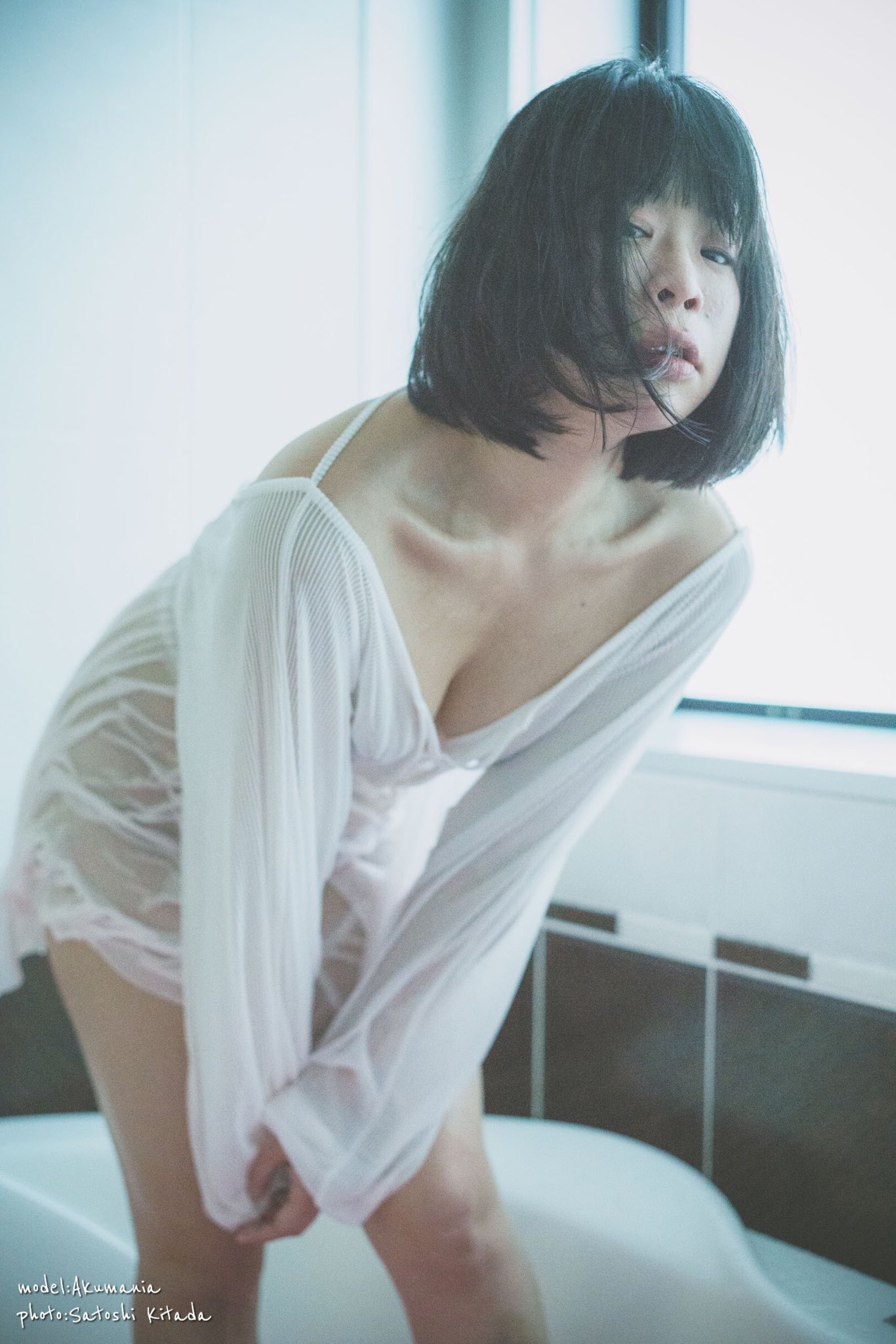 Satoshi Kitada on Twitter: "この日は雨&夕方でかなり薄暗く肉眼では薄っすらシルエットが見える程度の明るさのお風呂で撮影。ストロボは使いたくなかったので ...