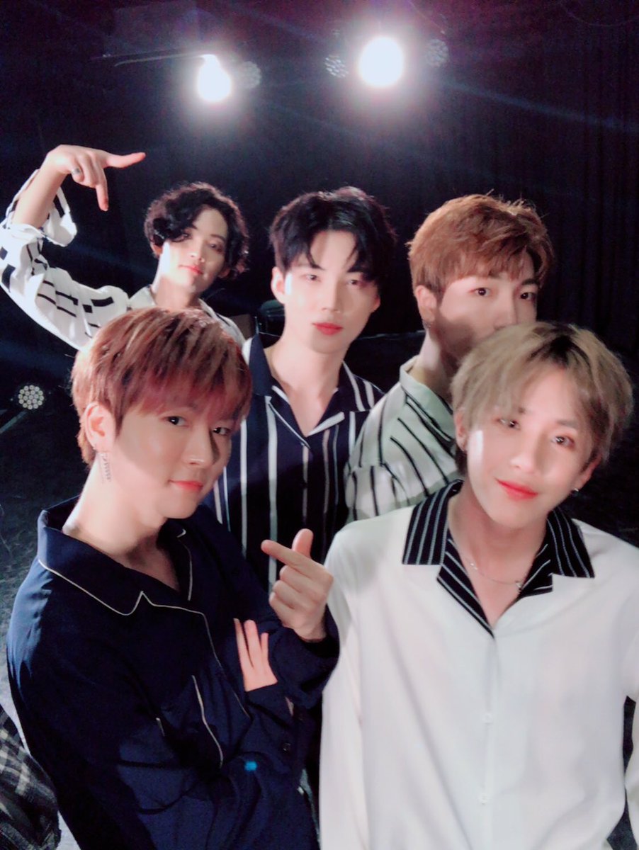 더쿠 - 2013년에 데뷔한 우리나라 아이돌 중에 유일하게 현역으로 활동하고 있는팀