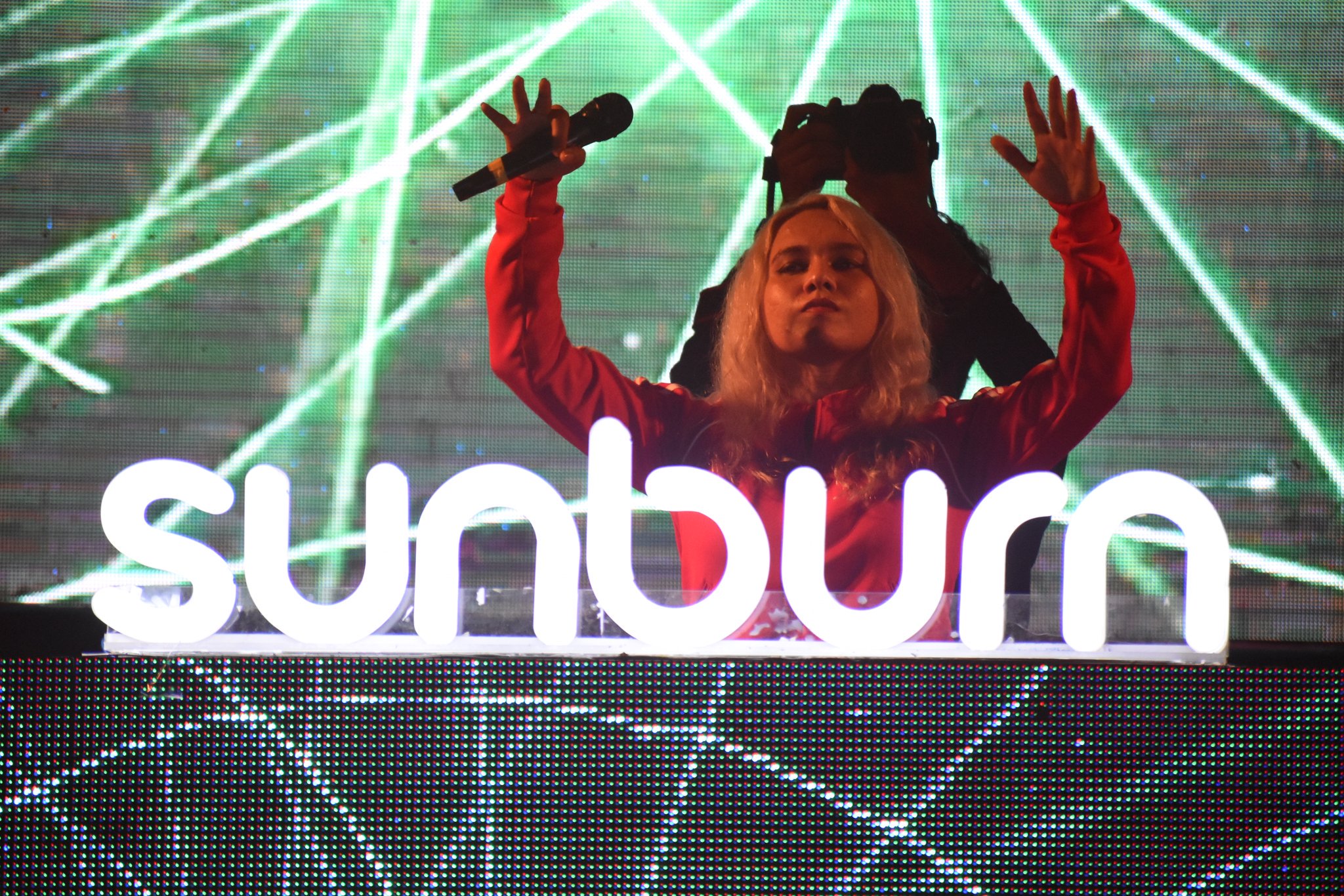 Sunburn Campus Logo Synonym Logo Font, A Sans Serif Font By HRDR