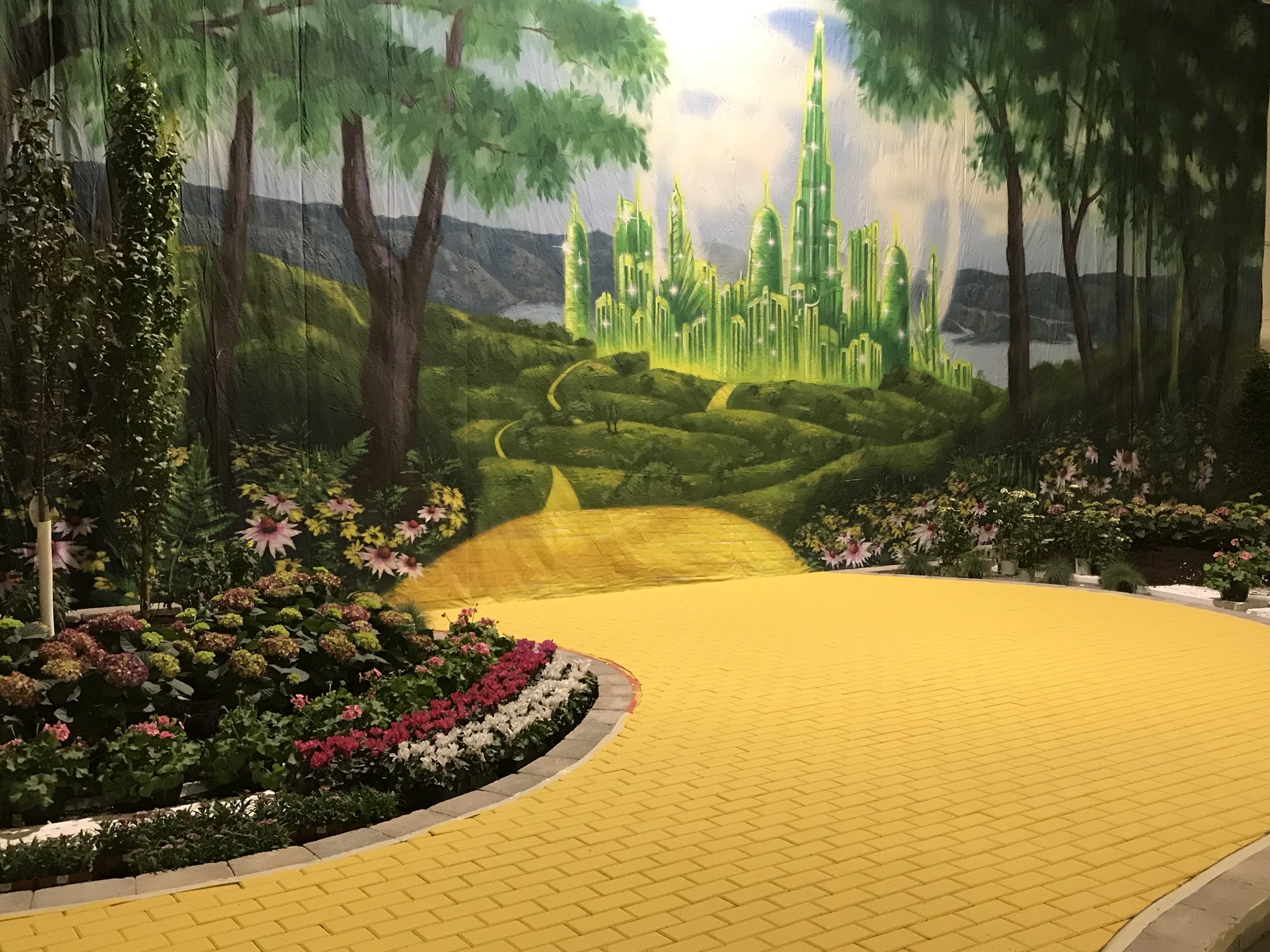Wizard Of Oz Yellow Brick Road Scene