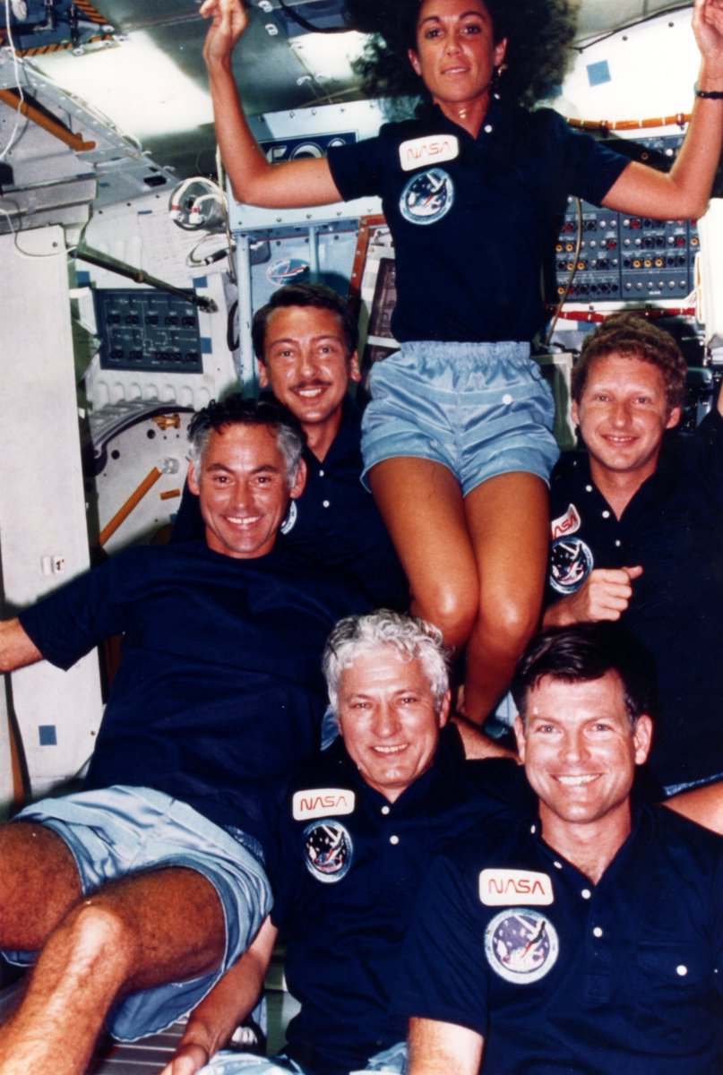 Chris B - NSF on Twitter: "STS-41D - Shuttle Discovery's maiden launch. Set sail from KSC's 39A ...