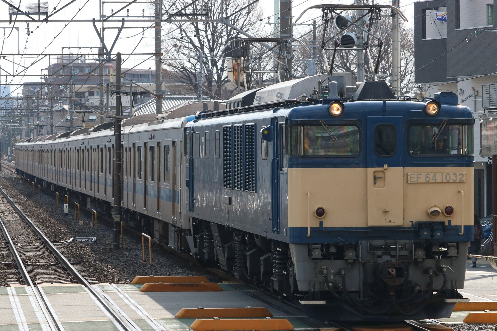 あおとく on Twitter: "2018/3/7 配9543〜配9542レ(OM出場配給) EF64 1032[長岡]+小田急4000形4056F 去年春の81-139田端転属以降は同機が ...