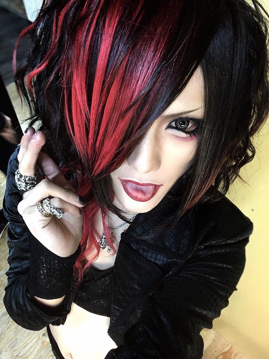 Pin by Masaki Matsumoto on Visual Kei | Long hair styles, Hair styles ...