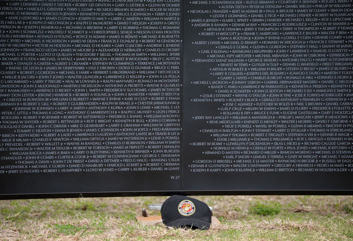 The Wall that heals -- traveling replica of Vietnam Veterans Memorial ...