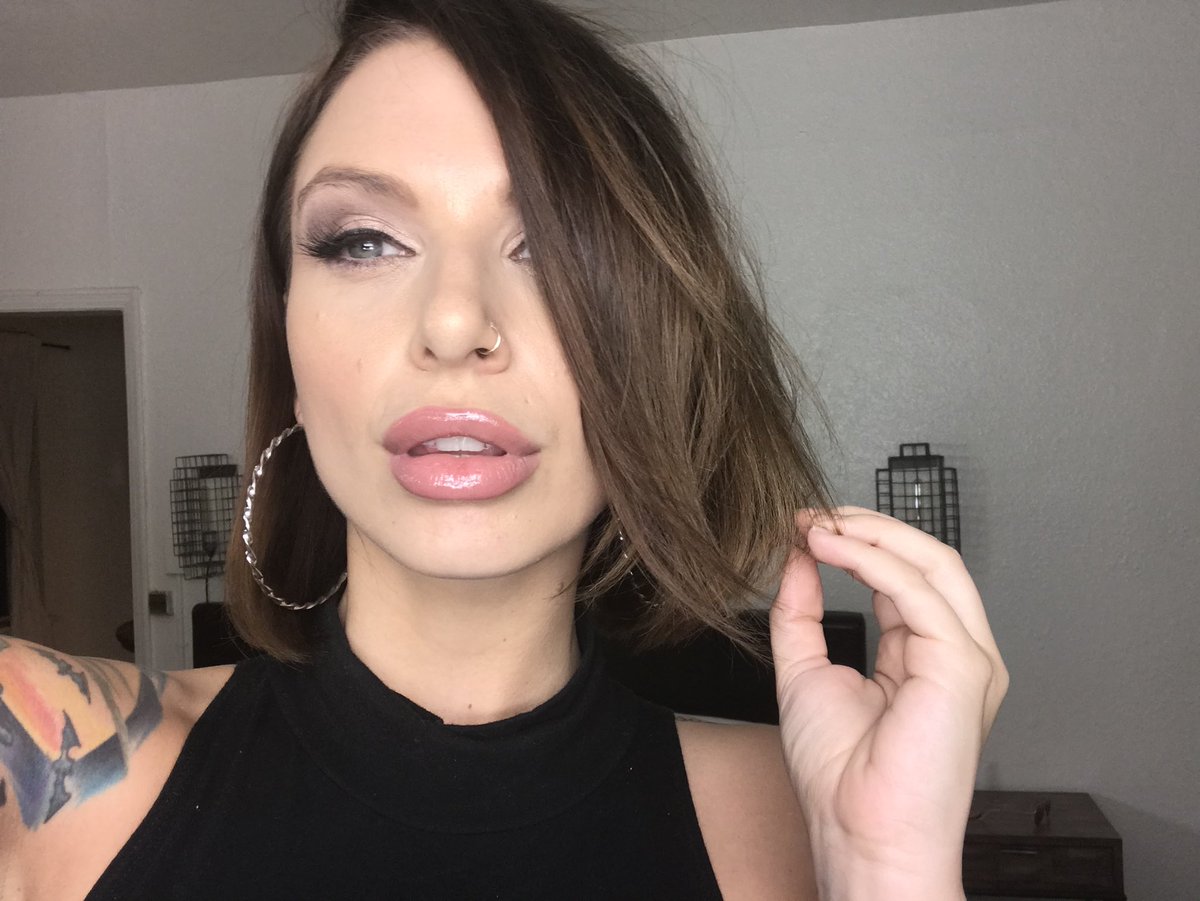 Ivy Lebelle's Instagram, Twitter & Facebook on IDCrawl