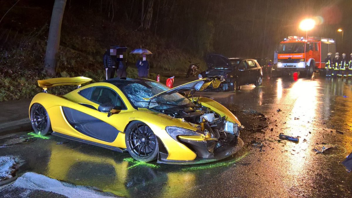 Mclaren P1 Crash