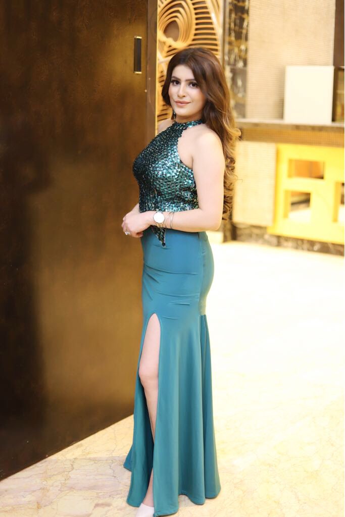 Devyani Singh (@Anchor_Devyani) | Twitter