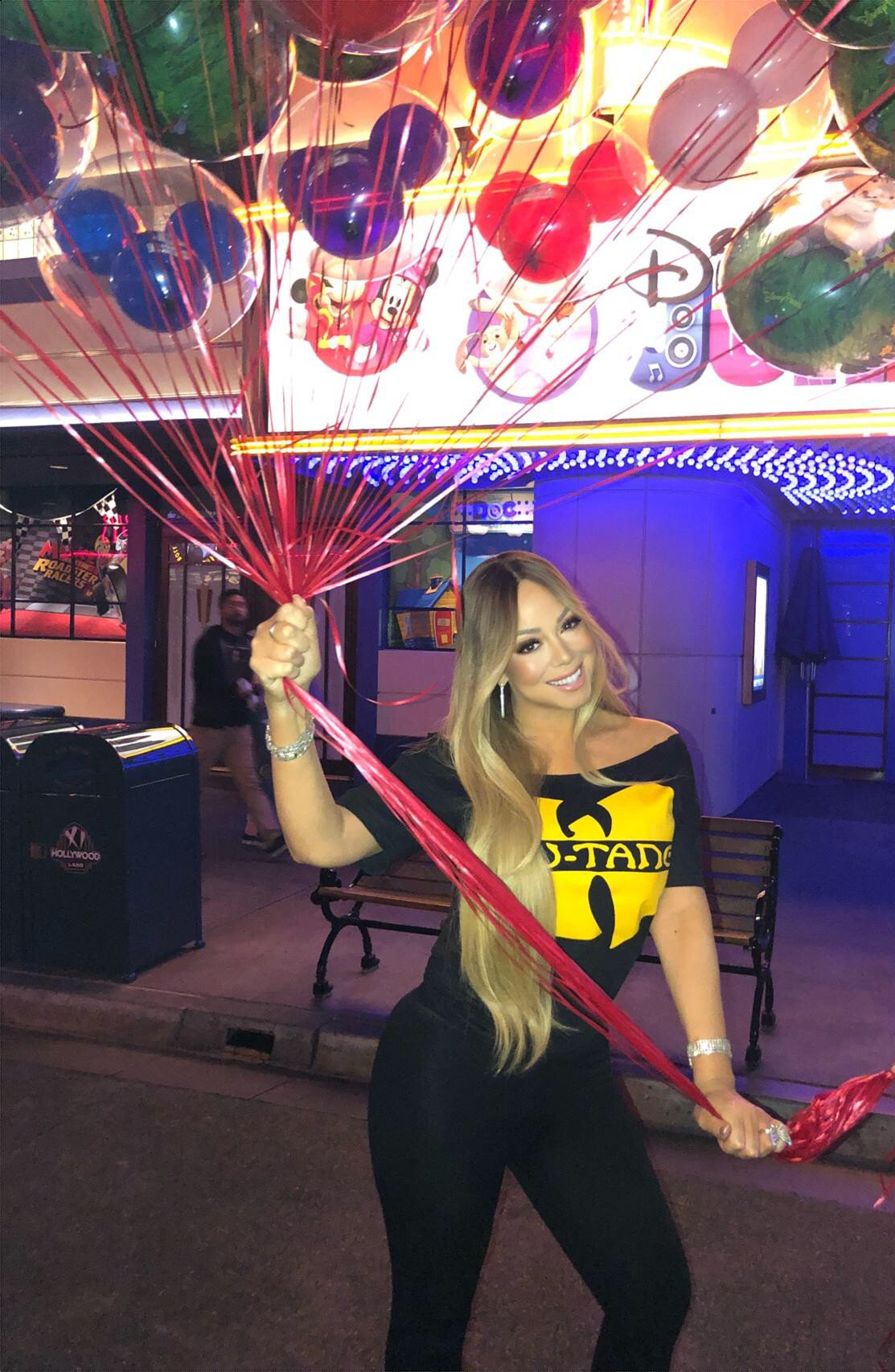 Mariah Carey Disneyland 2016 Kevin Xo | Merry Christmas To One And