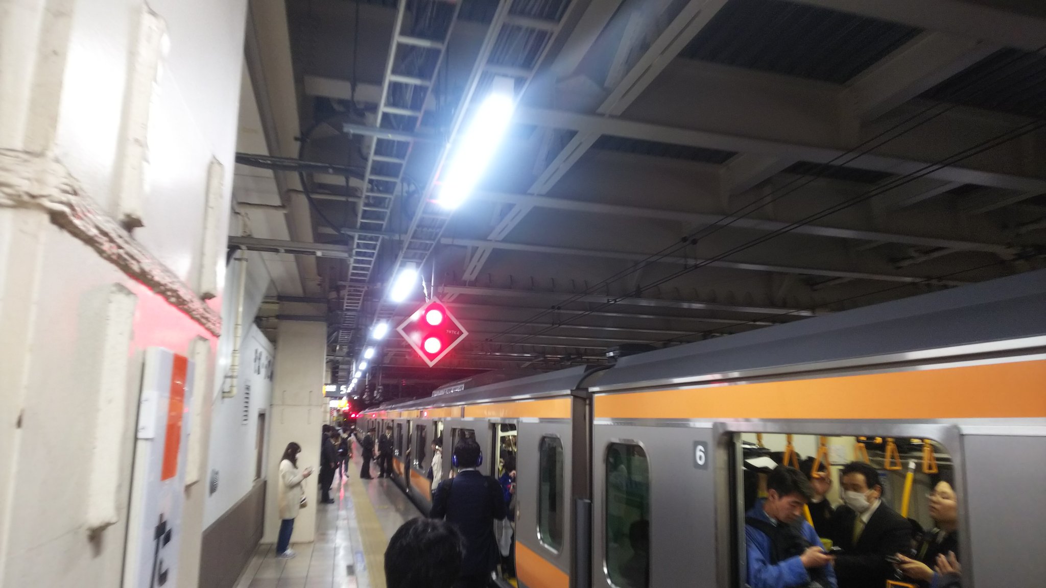 Nishi−Kunitachi on Twitter: "立川駅着いてさぁ西改札へ行こうと行ったら、6番線で列停扱い。 7号車にて急病人が出た模様。…