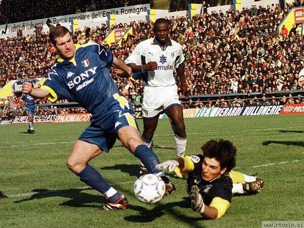Buffon Save Zidane
